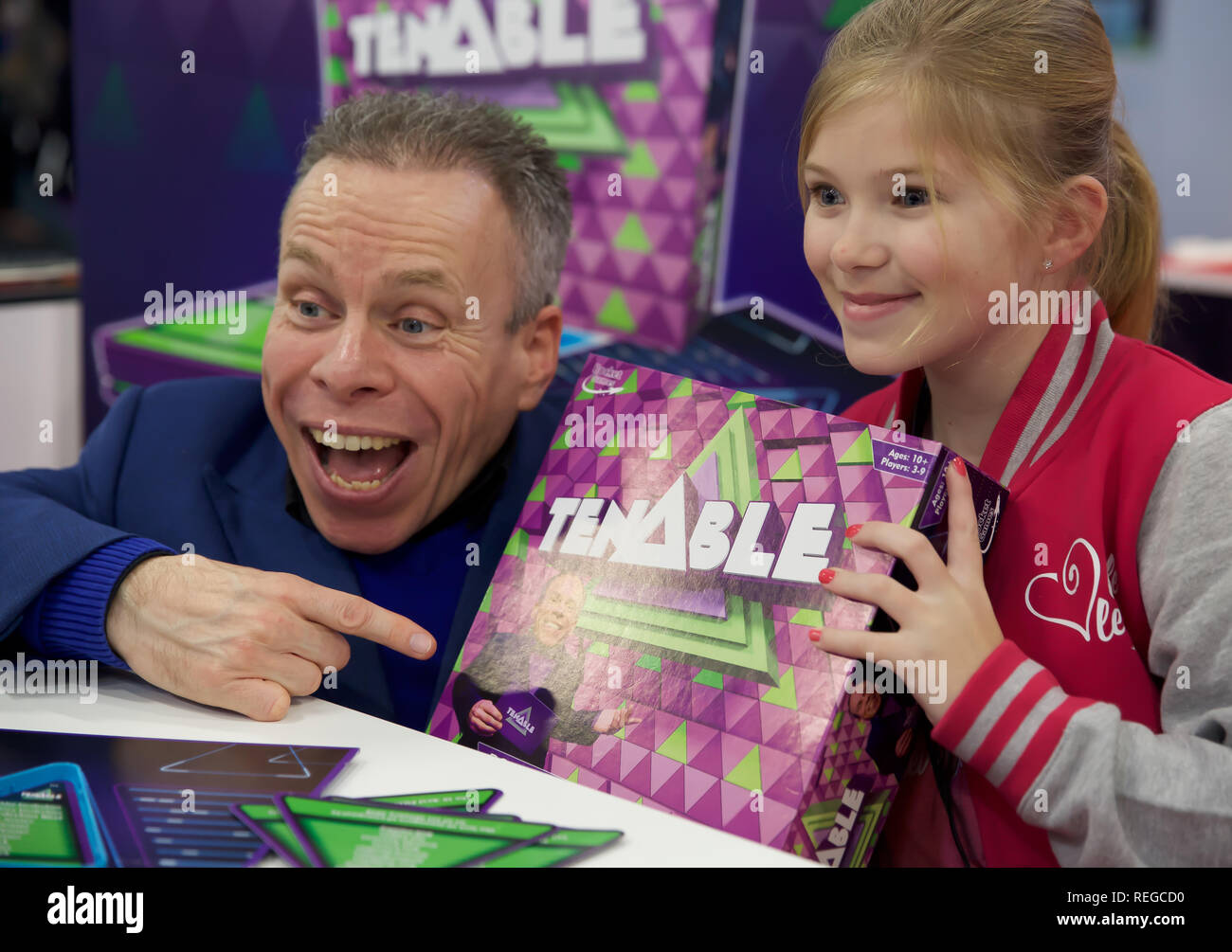 Tenable warwick davis hi-res stock photography and images - Alamy