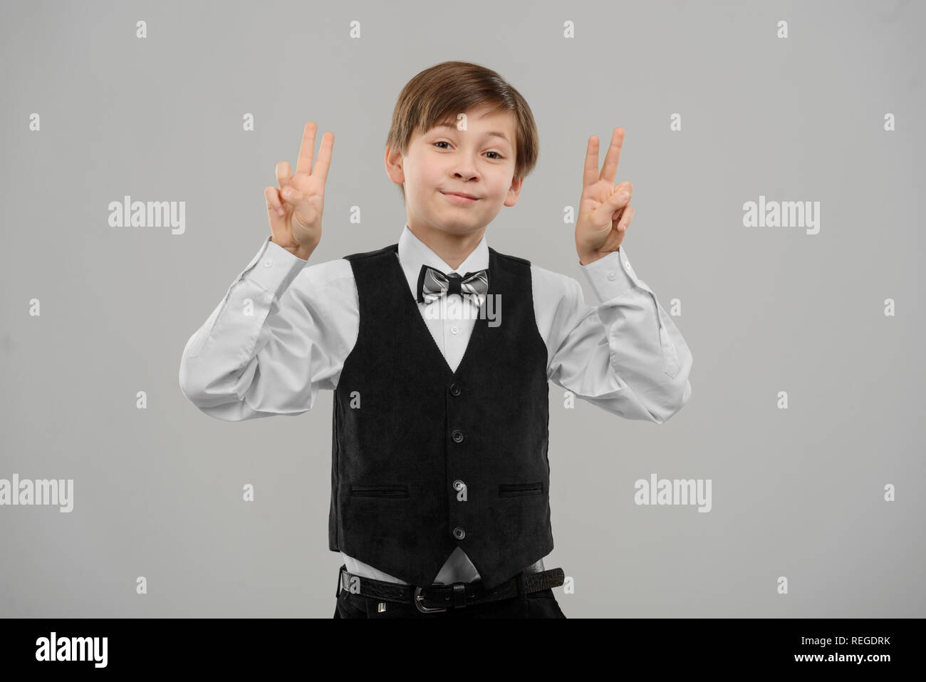 Boy with peace sign hi-res stock photography and images - Alamy
