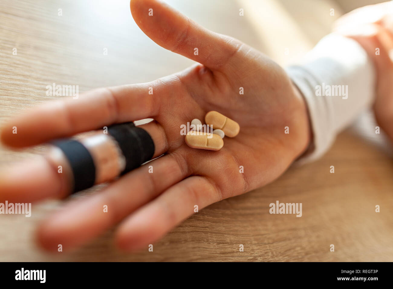 tablets in a hand for the health Stock Photo - Alamy