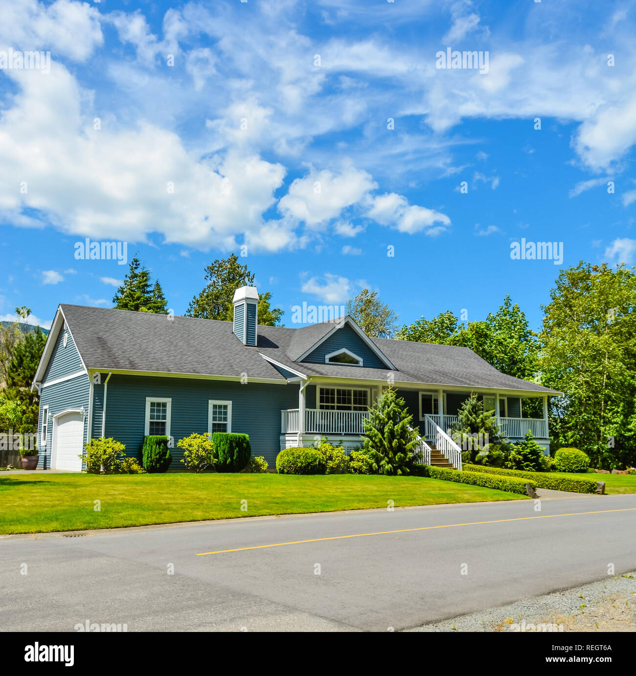 Side View House Siding High Resolution Stock Photography and Images - Alamy