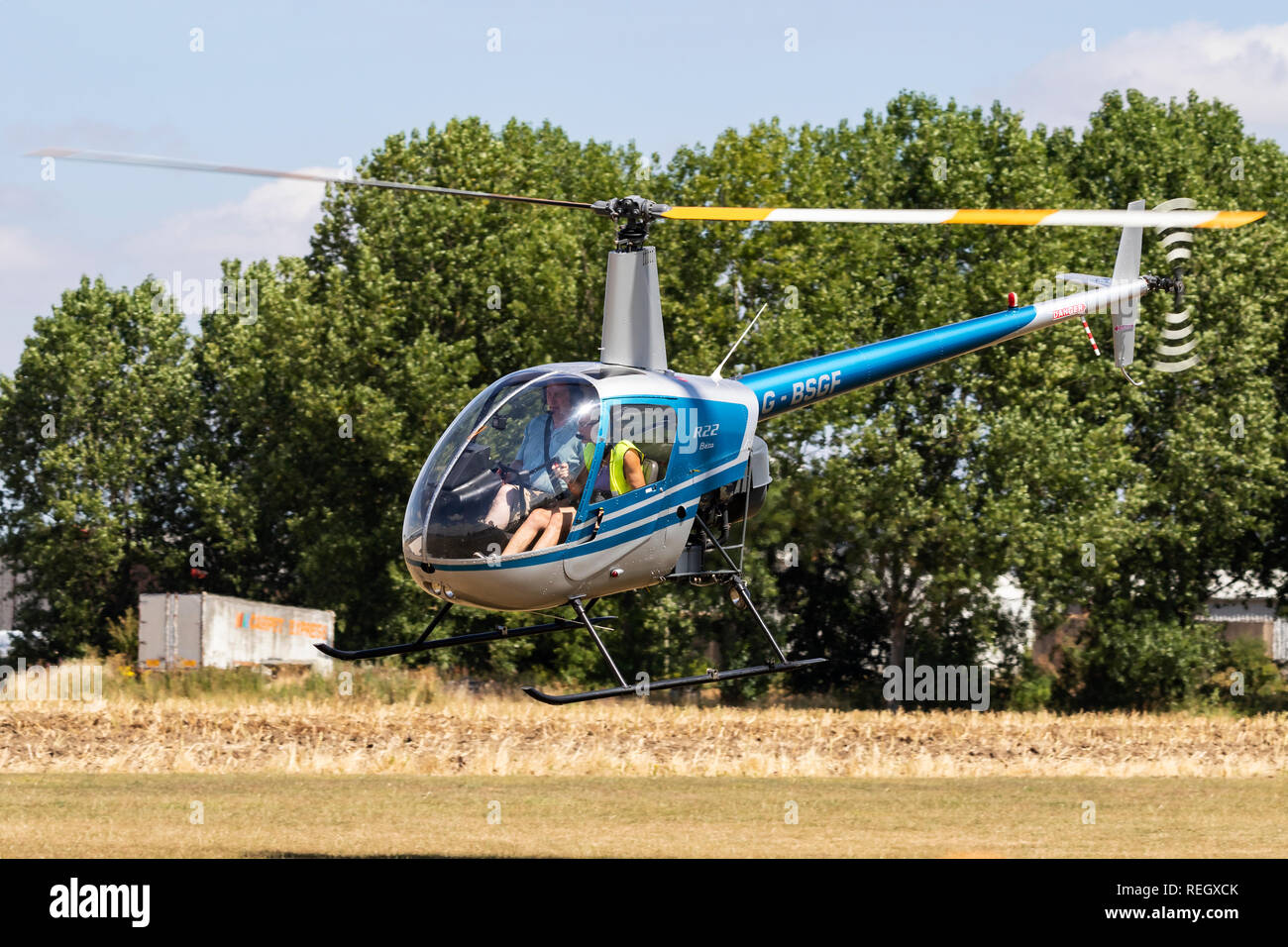 Robinson r22 helicopter over hi-res stock photography and images - Alamy