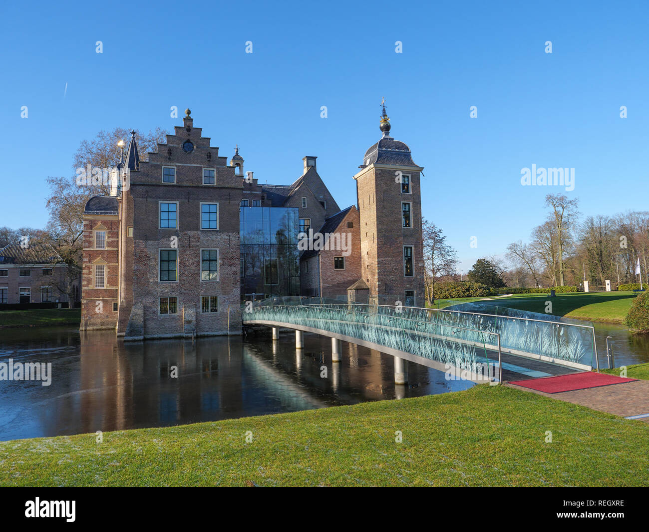castle of ruurlo in holland Stock Photo - Alamy