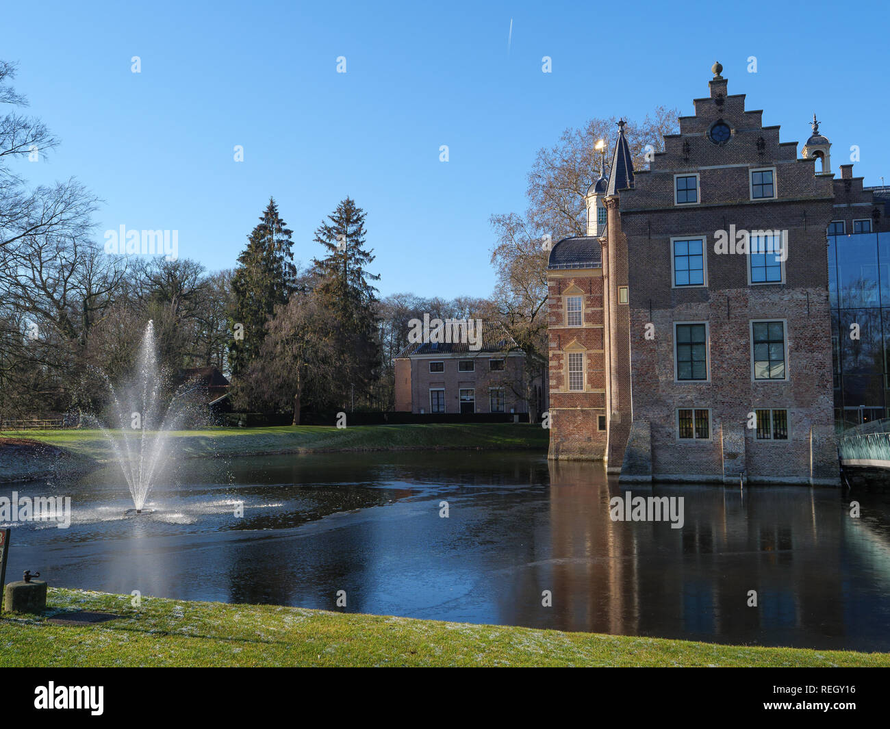 castle of ruurlo in holland Stock Photo - Alamy