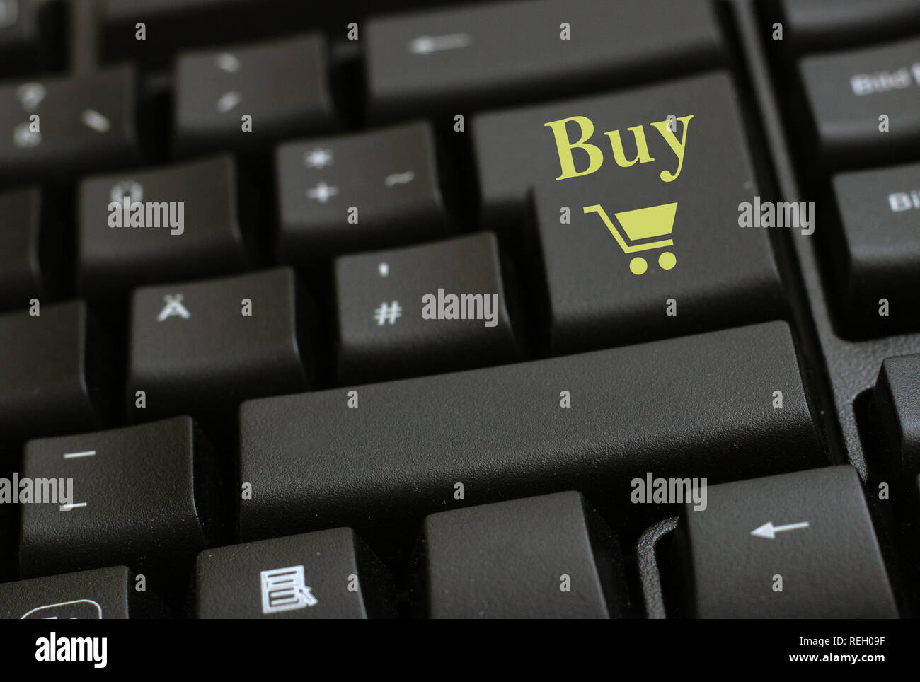 A key that says buy, concept online shopping Stock Photo - Alamy