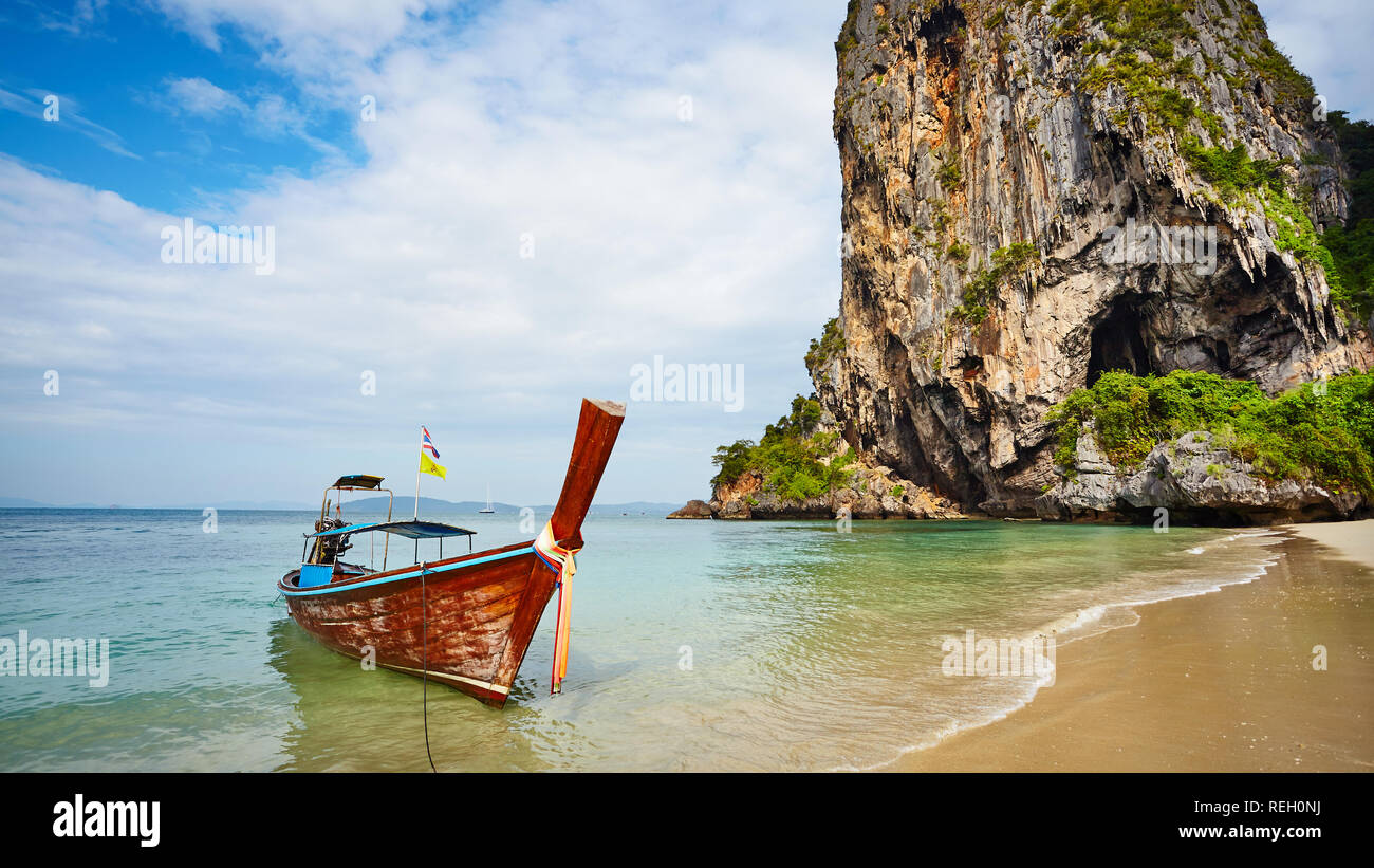 Tropical beach boat hi-res stock photography and images - Alamy