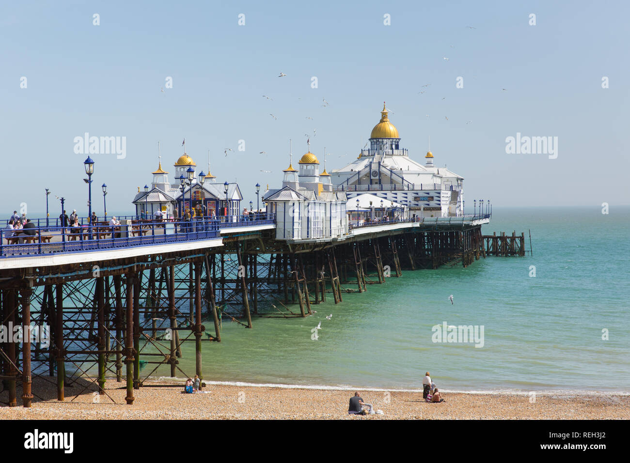 Traditional english beach hi-res stock photography and images - Alamy