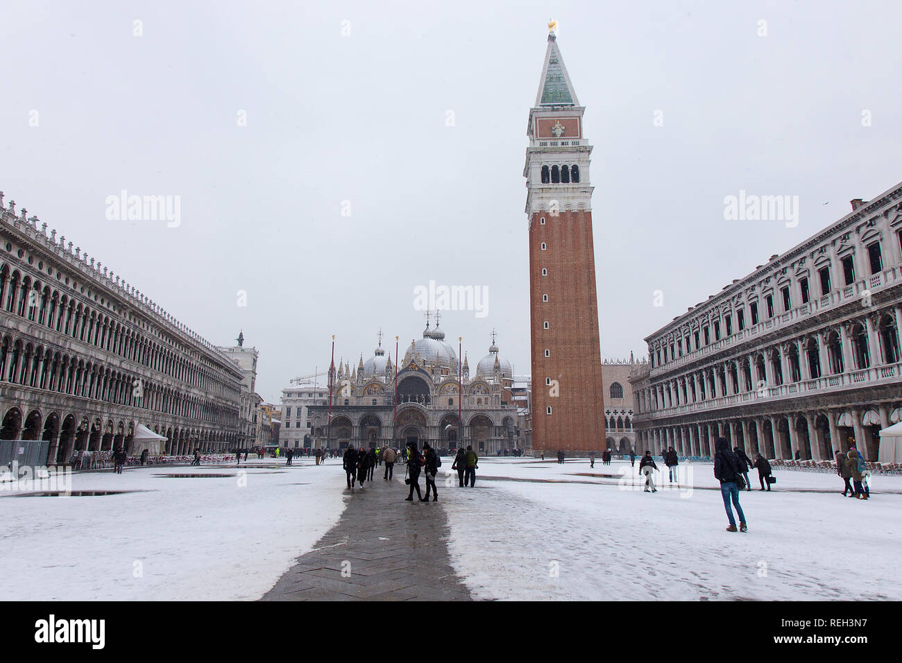 Snow in Venice, people wolking on St. Mark square, Doge's Palace, San ...