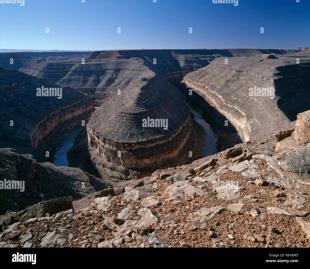 USA, Utah, Goosenecks State Park; San Juan River has eroded through ...