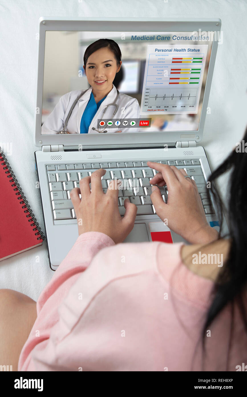 Female doctors provide health counseling through health distance ...