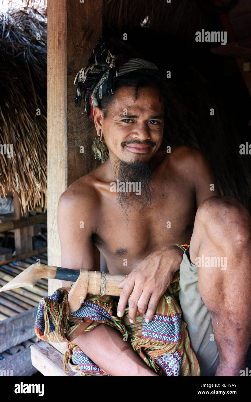 A Merapu man poses for a portrait during the Wulla Poddu festival Stock ...