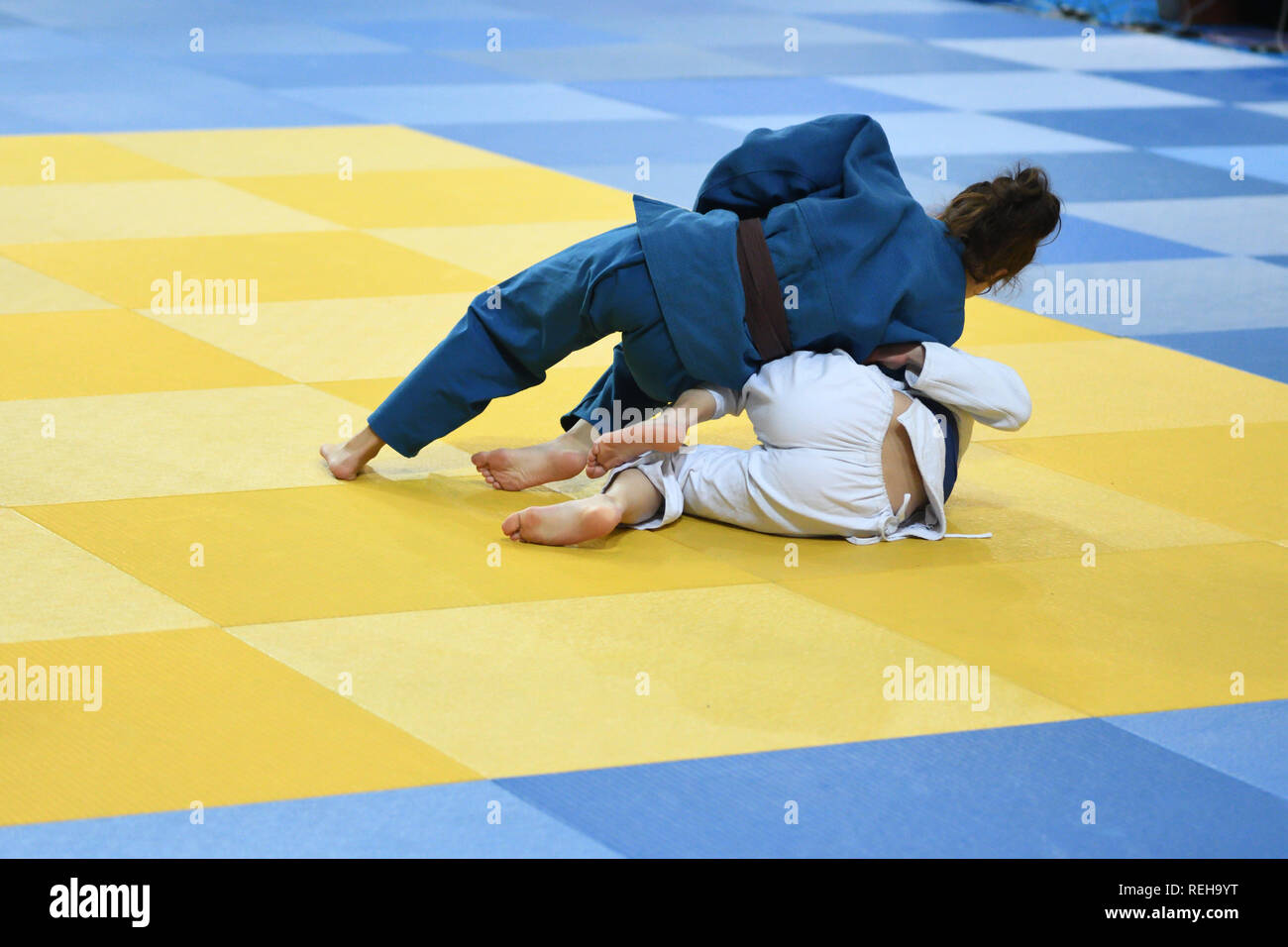 Two Girls judoka in kimono compete on the tatami Stock Photo - Alamy