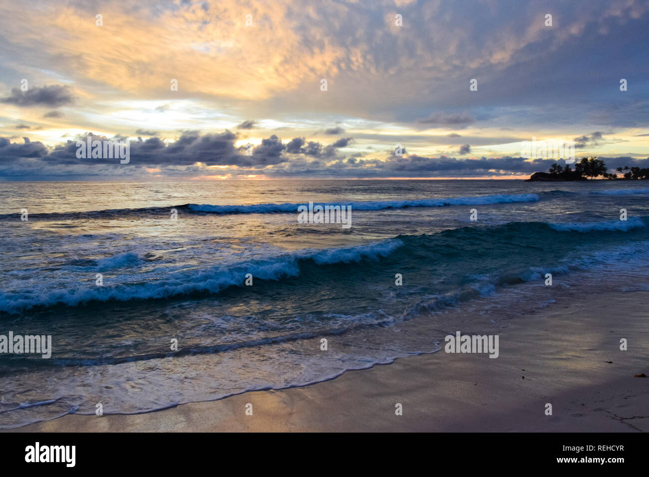 sunset on Seyshells island. Sea summer cloud sky Stock Photo - Alamy