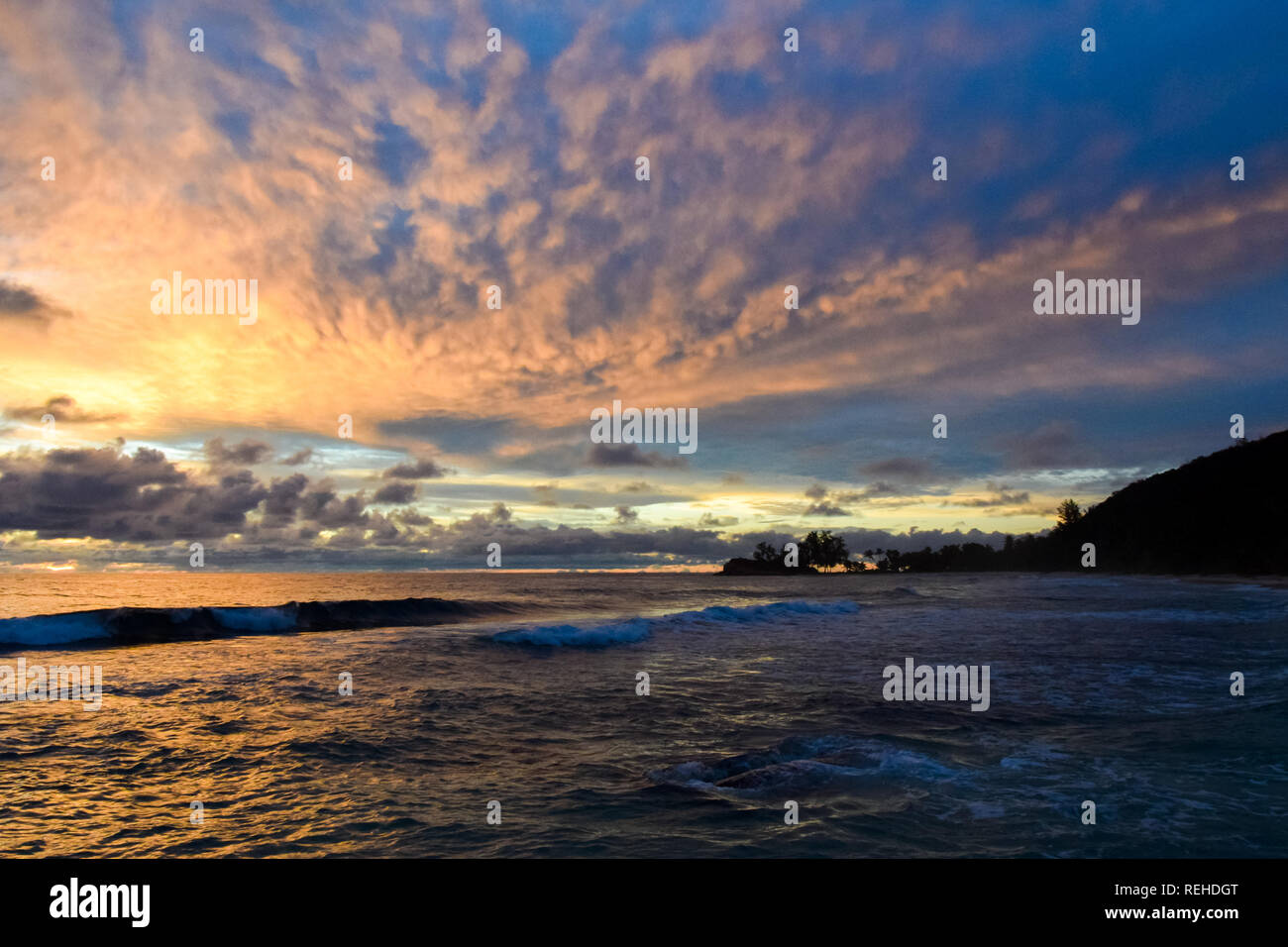 sunset on Seyshells island. Sea summer cloud sky Stock Photo - Alamy