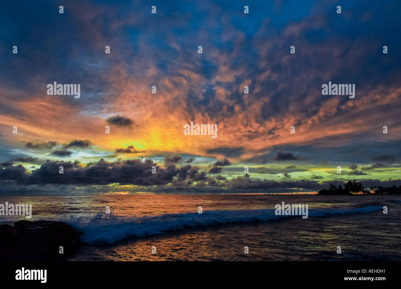 sunset on Seyshells island. Sea summer cloud sky Stock Photo - Alamy
