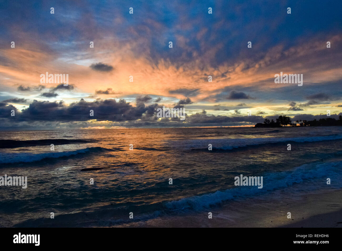 sunset on Seyshells island. Sea summer cloud sky Stock Photo - Alamy