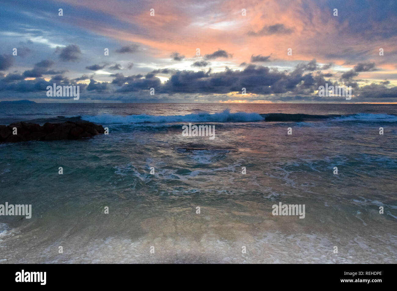 sunset on Seyshells island. Sea summer cloud sky Stock Photo - Alamy