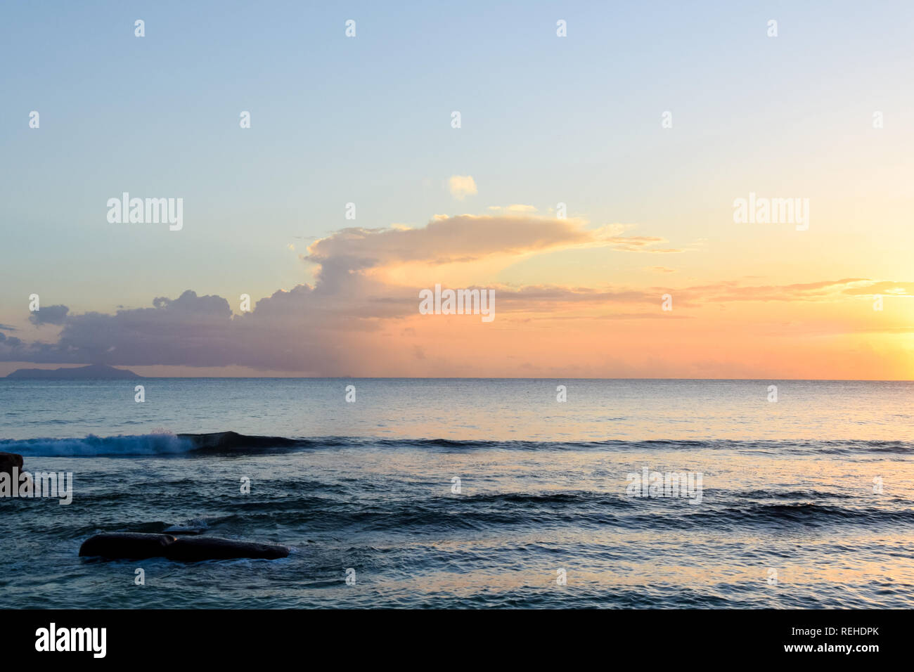 sunset on Seyshells island. Sea summer cloud sky Stock Photo - Alamy