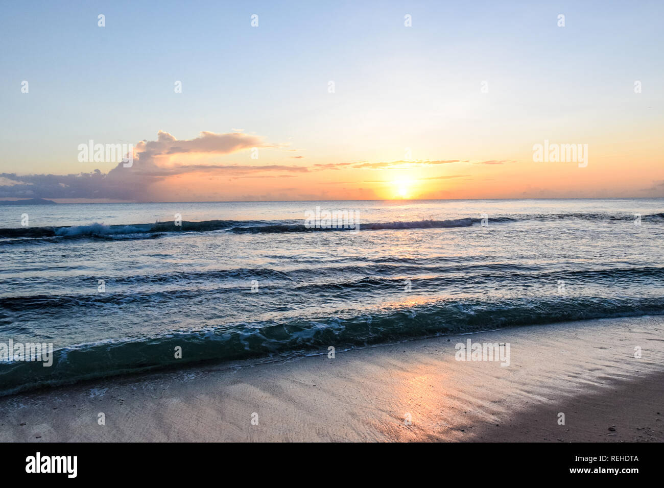 sunset on Seyshells island. Sea summer cloud sky Stock Photo - Alamy
