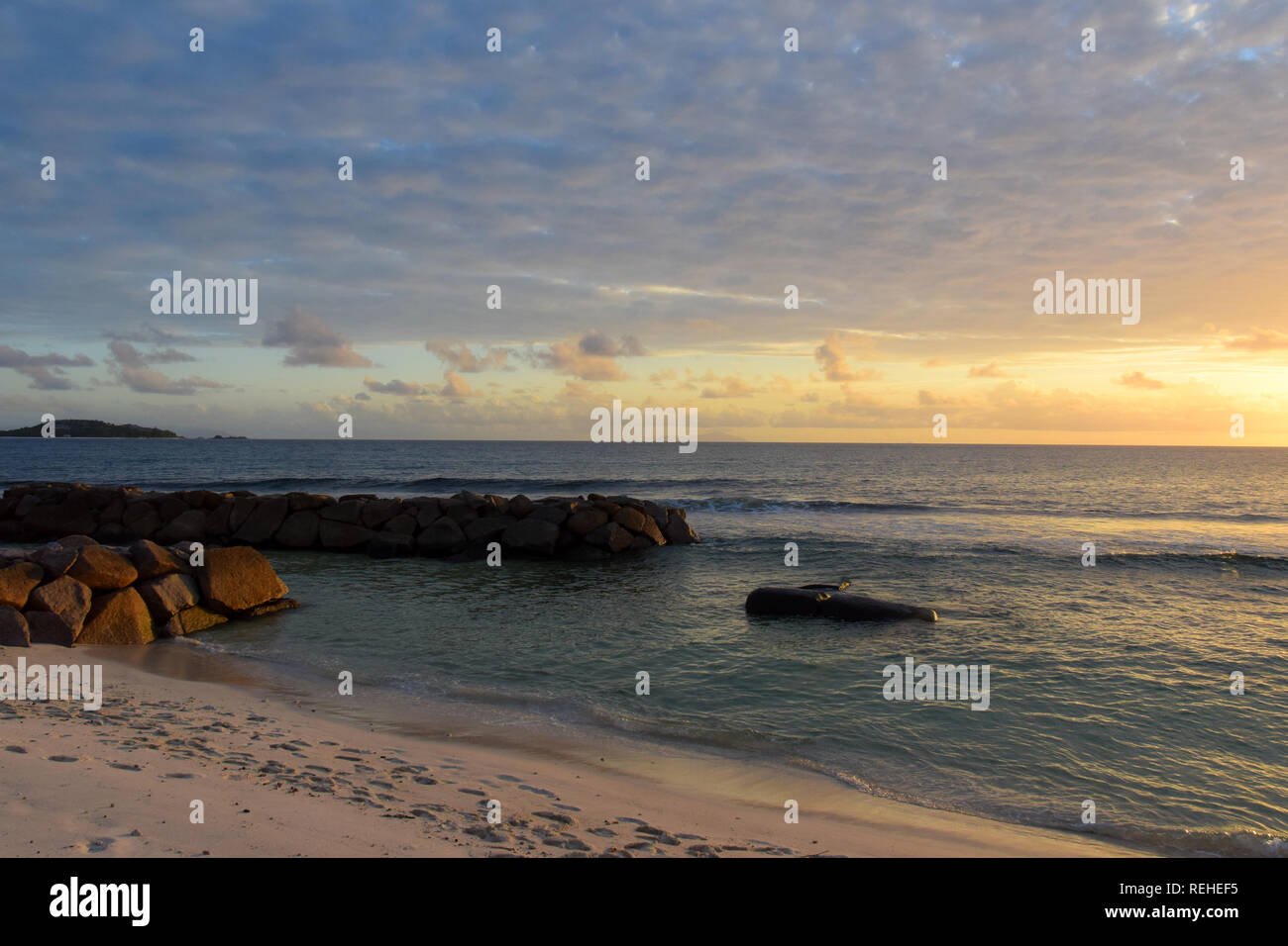 sunset on Seyshells island. Sea summer cloud sky Stock Photo - Alamy