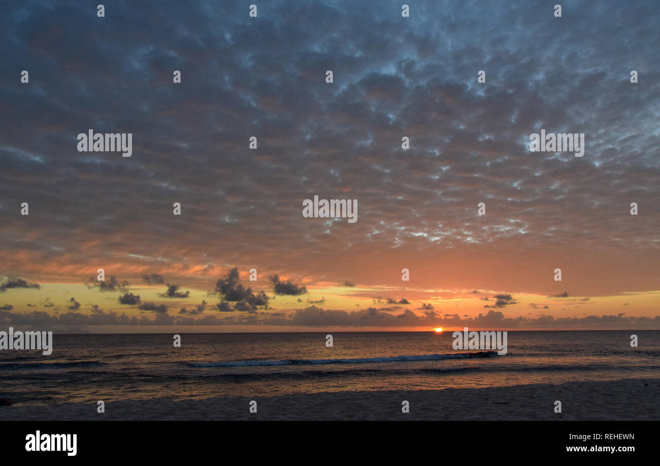 sunset on Seyshells island. Sea summer cloud sky Stock Photo - Alamy