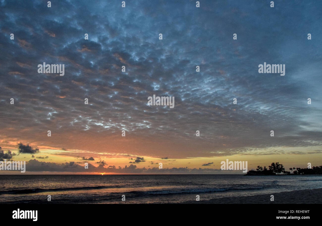 sunset on Seyshells island. Sea summer cloud sky Stock Photo - Alamy