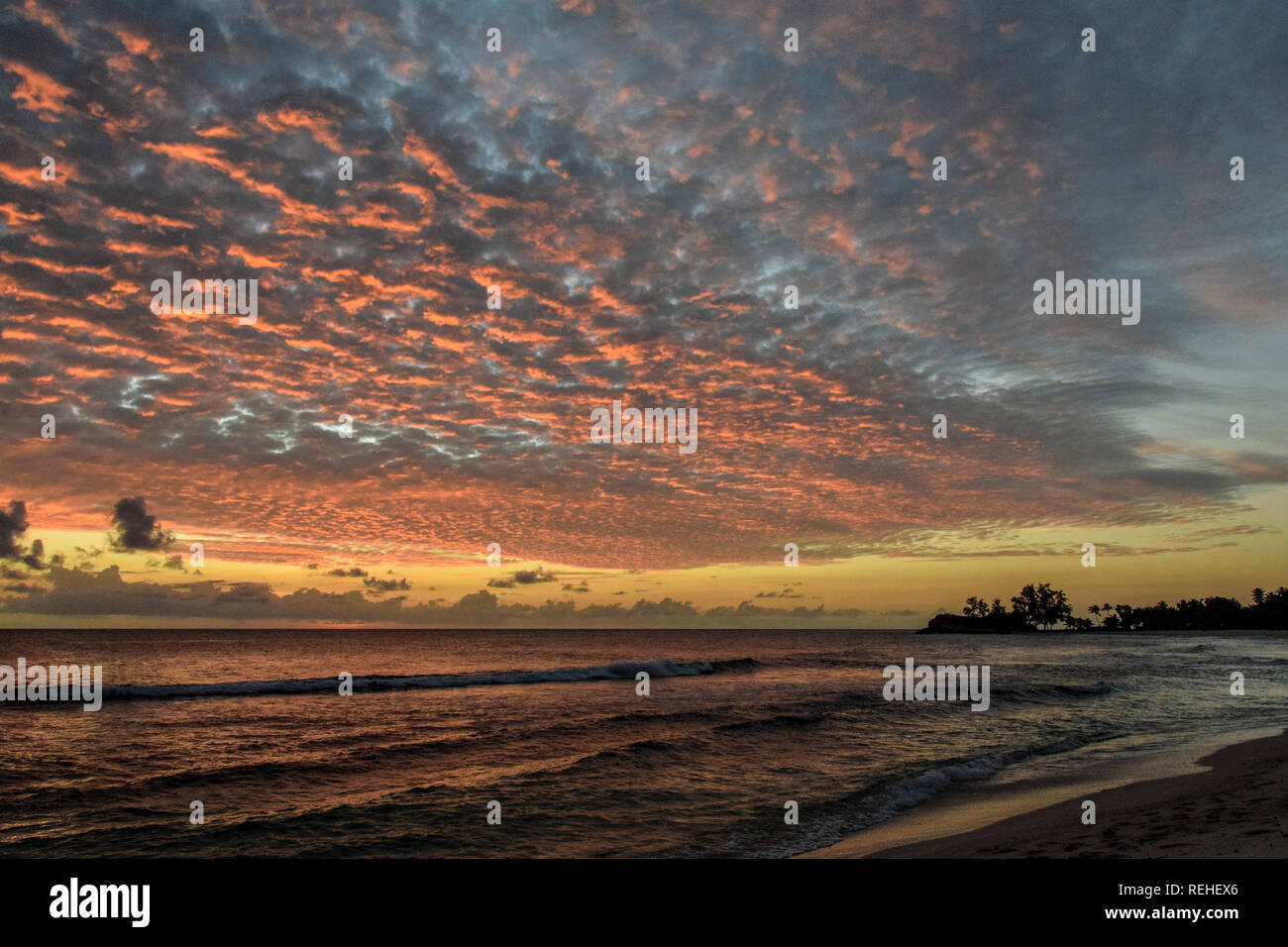 sunset on Seyshells island. Sea summer cloud sky Stock Photo - Alamy