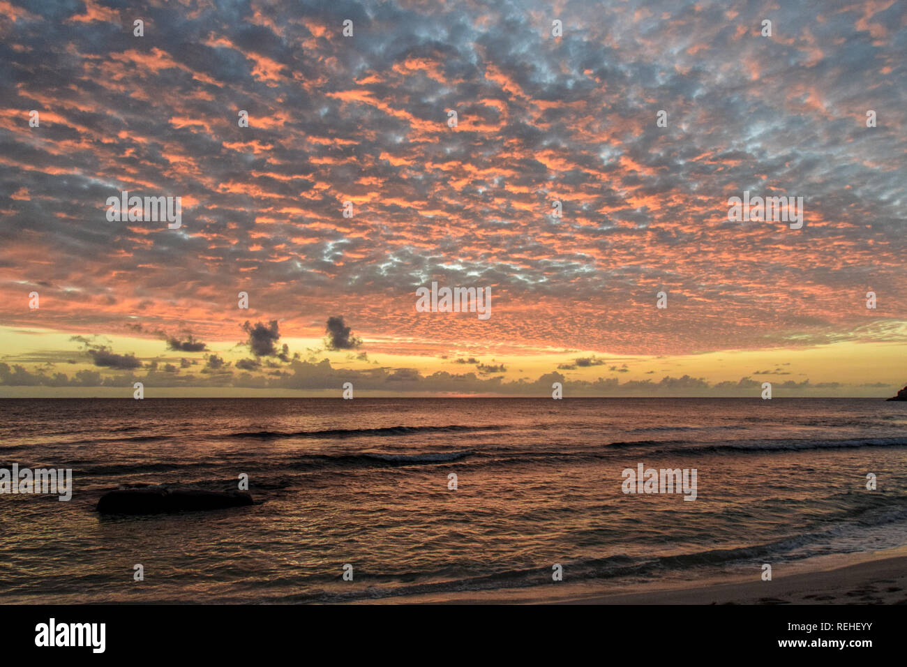 sunset on Seyshells island. Sea summer cloud sky Stock Photo - Alamy