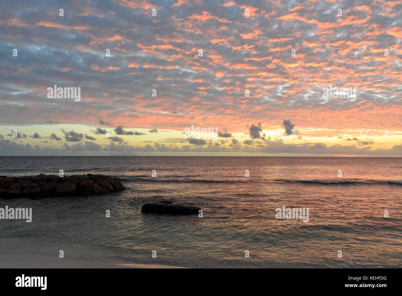 sunset on Seyshells island. Sea summer cloud sky Stock Photo - Alamy