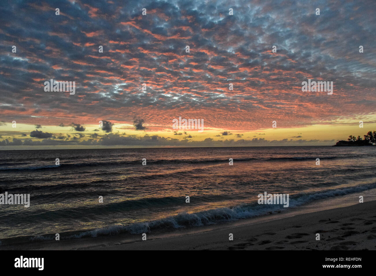 sunset on Seyshells island. Sea summer cloud sky Stock Photo - Alamy