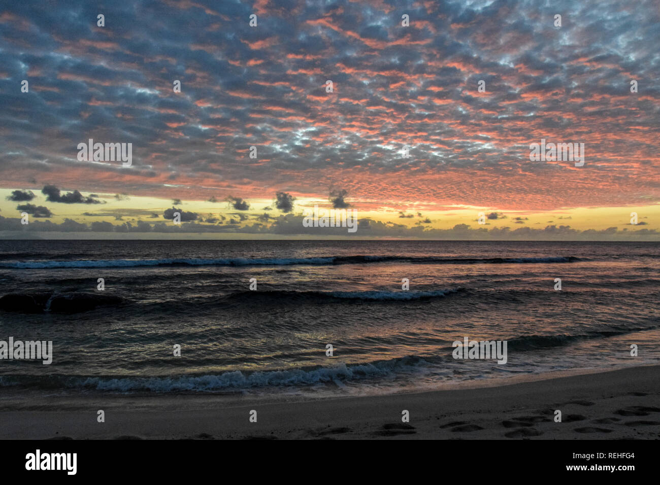 sunset on Seyshells island. Sea summer cloud sky Stock Photo - Alamy