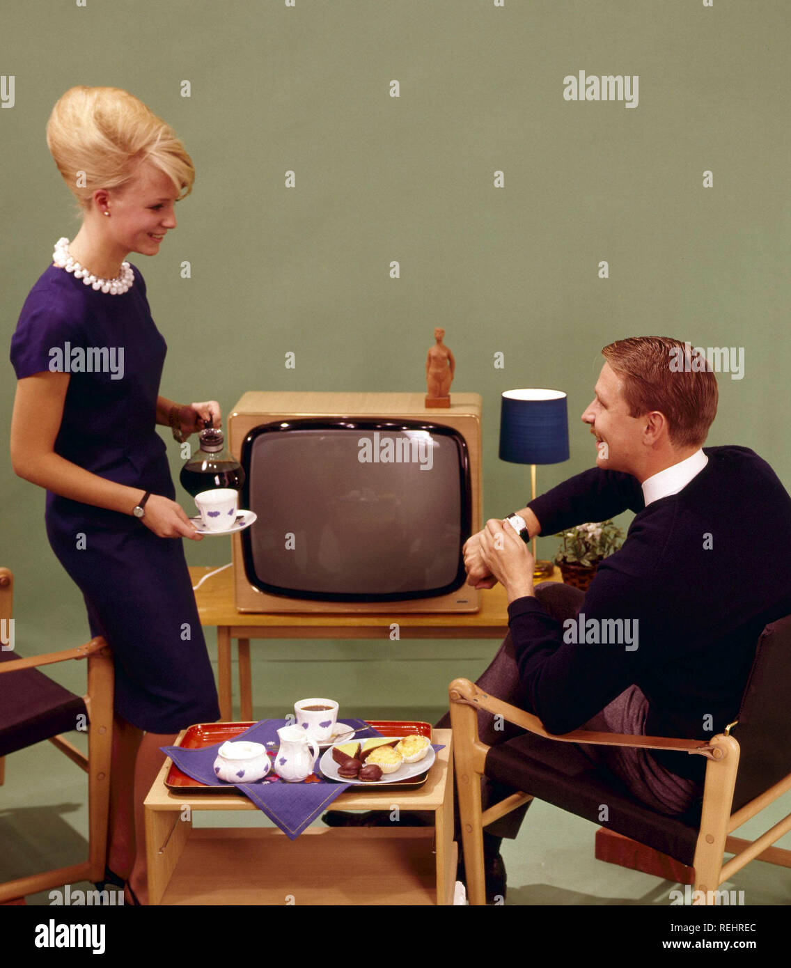 Hair piled up on top of head hi-res stock photography and images - Alamy