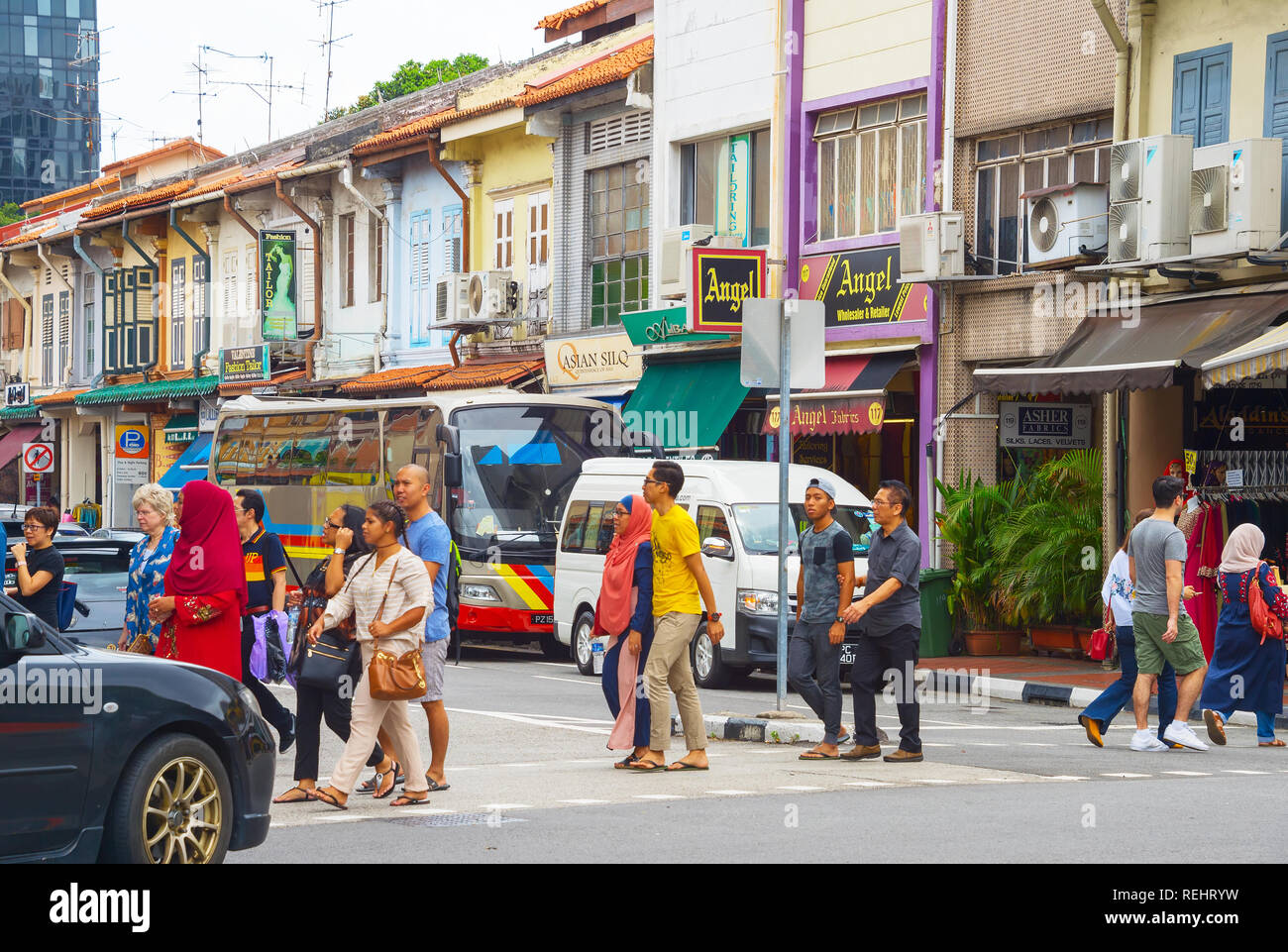 India pedestrian crossing traffic hi-res stock photography and images ...