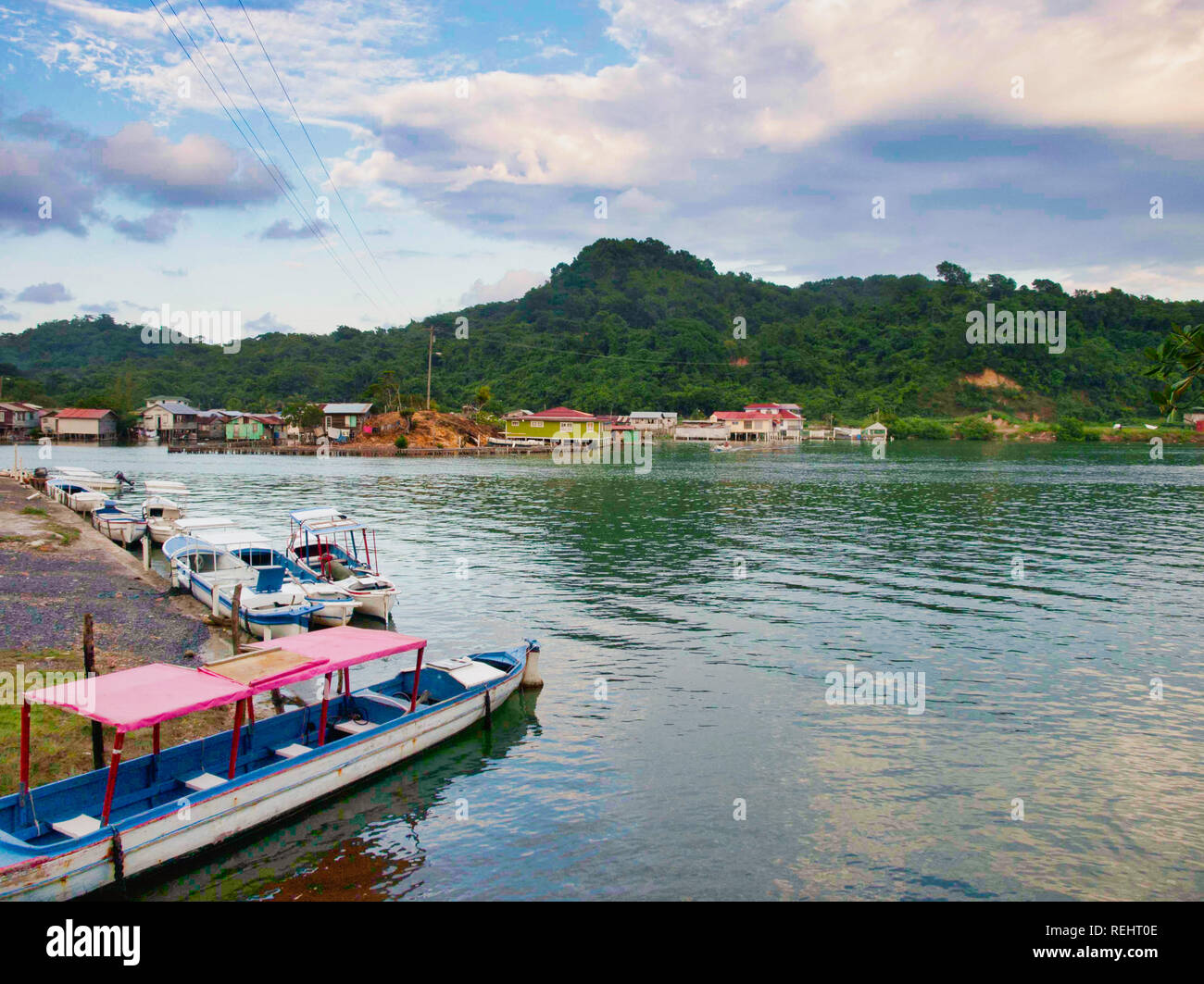 Water Taxis in Oak Ridge, Santos Guardiola, Roatan Stock Photo - Alamy