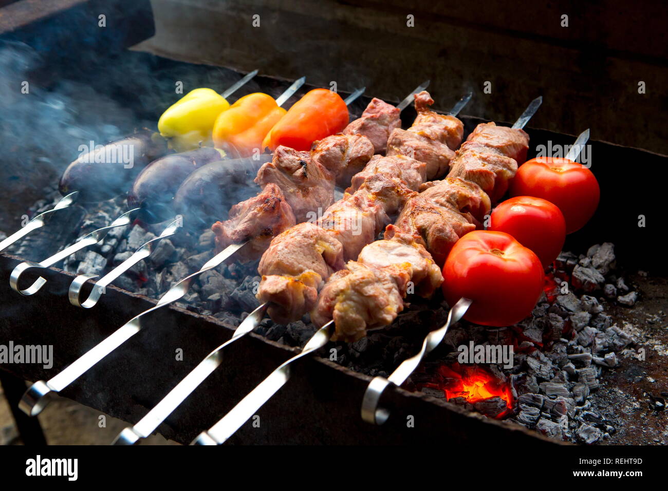 Shish kebabs with vegetables on skewers Stock Photo - Alamy