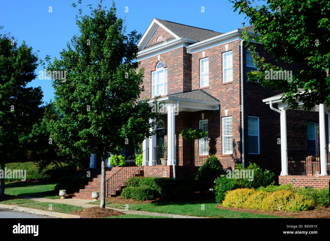 Modern brick built detached house hi-res stock photography and images ...