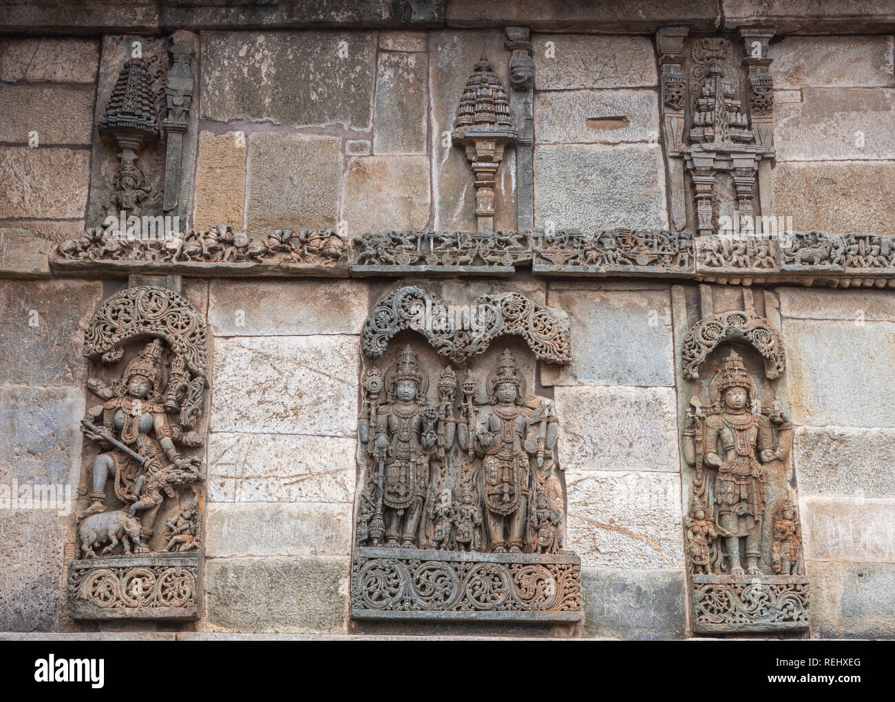 Sculpture belur temple hi-res stock photography and images - Alamy