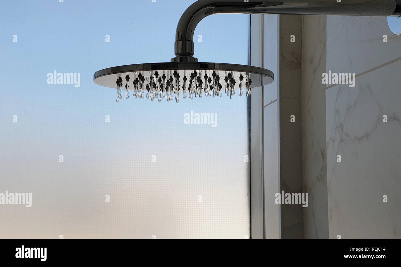 Luxurious hotel shower with mounted showehead Stock Photo - Alamy