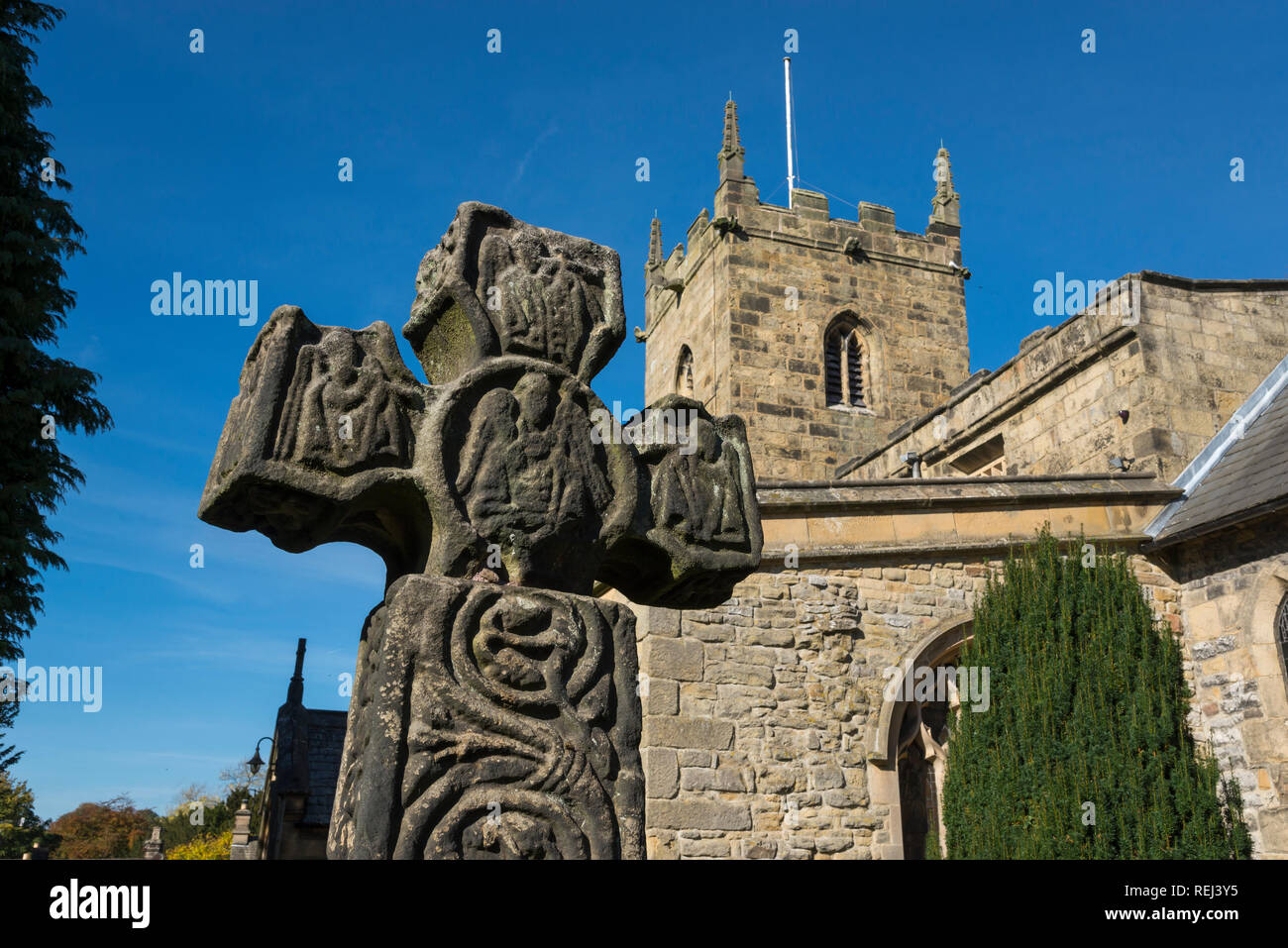 Eyam parish church and the 8th century Saxon cross in the historic ...