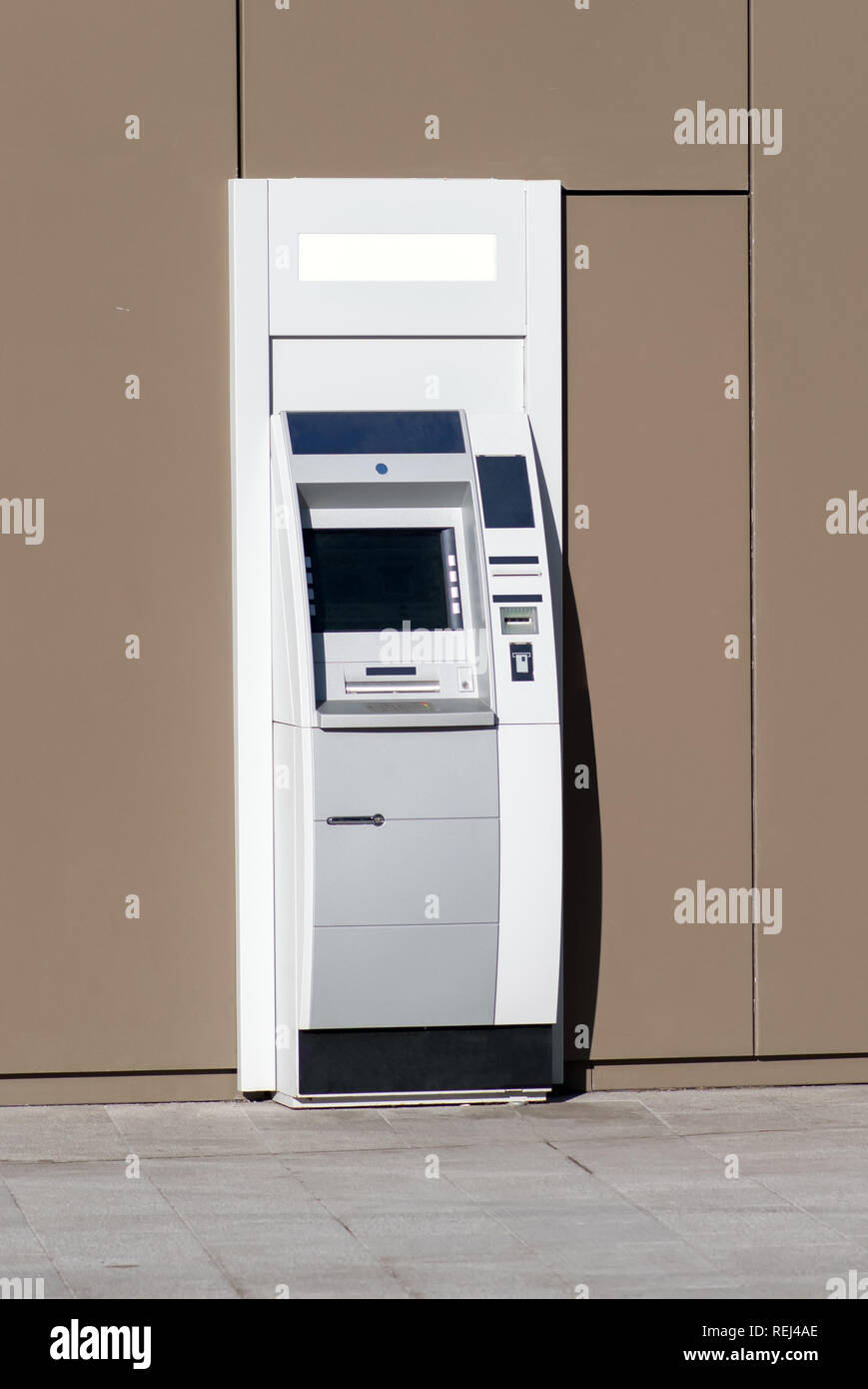 Bank building atm outside hi-res stock photography and images - Alamy