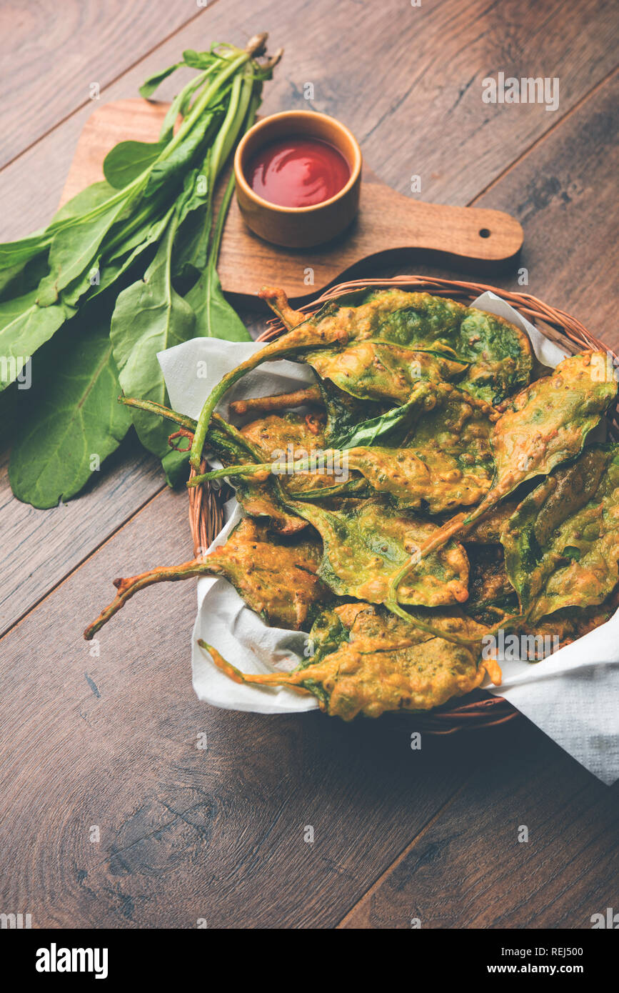 Crispy Palak/spinach Leaves pakoda or pakoda Stock Photo - Alamy