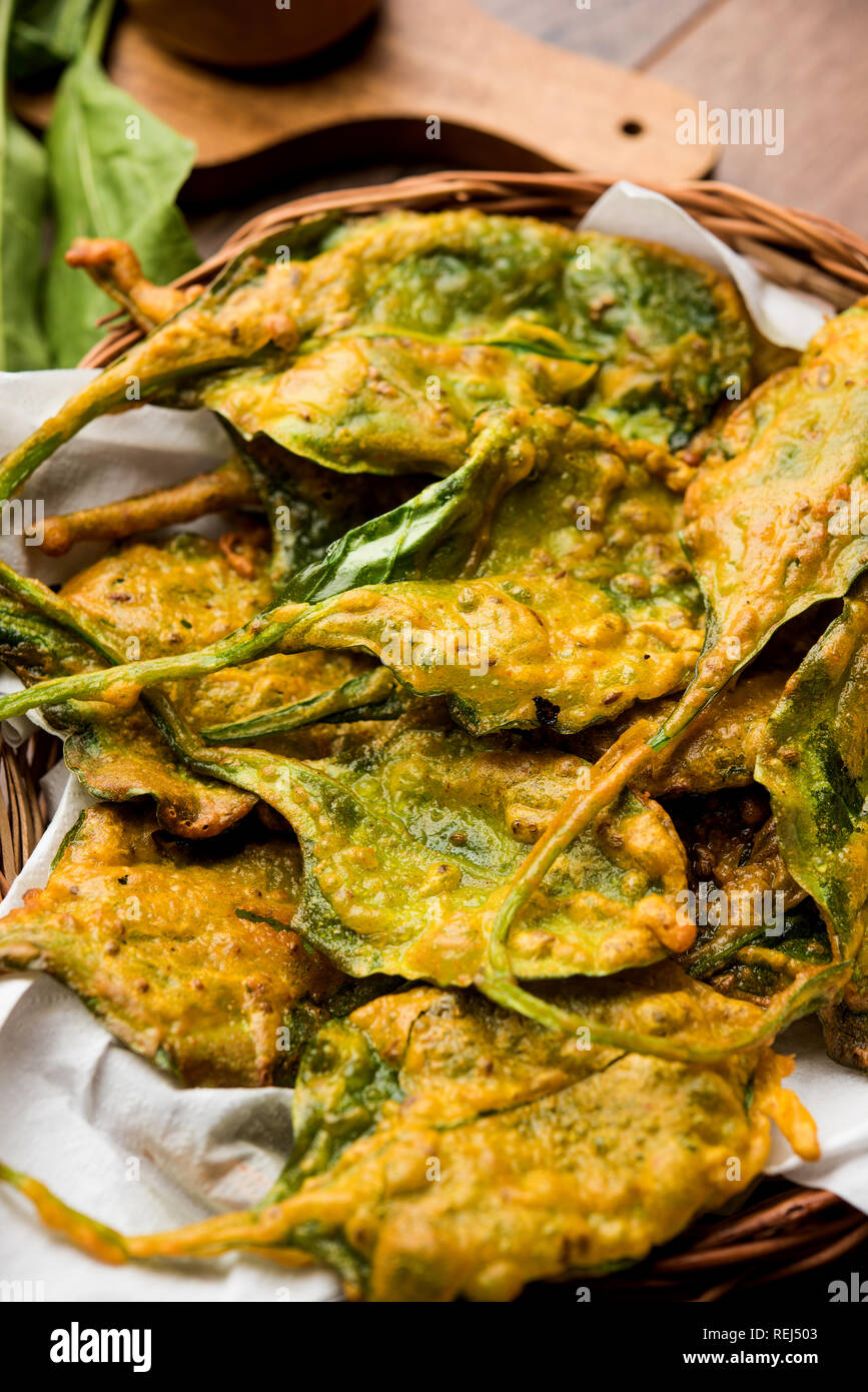Crispy Palak/spinach Leaves pakoda or pakoda Stock Photo - Alamy