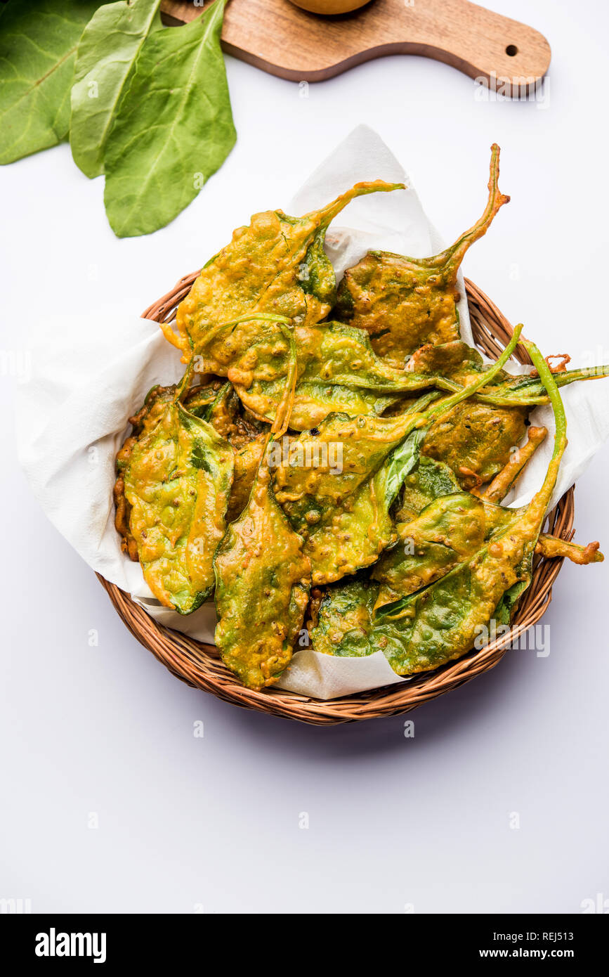 Crispy Palak/spinach Leaves pakoda or pakoda Stock Photo - Alamy