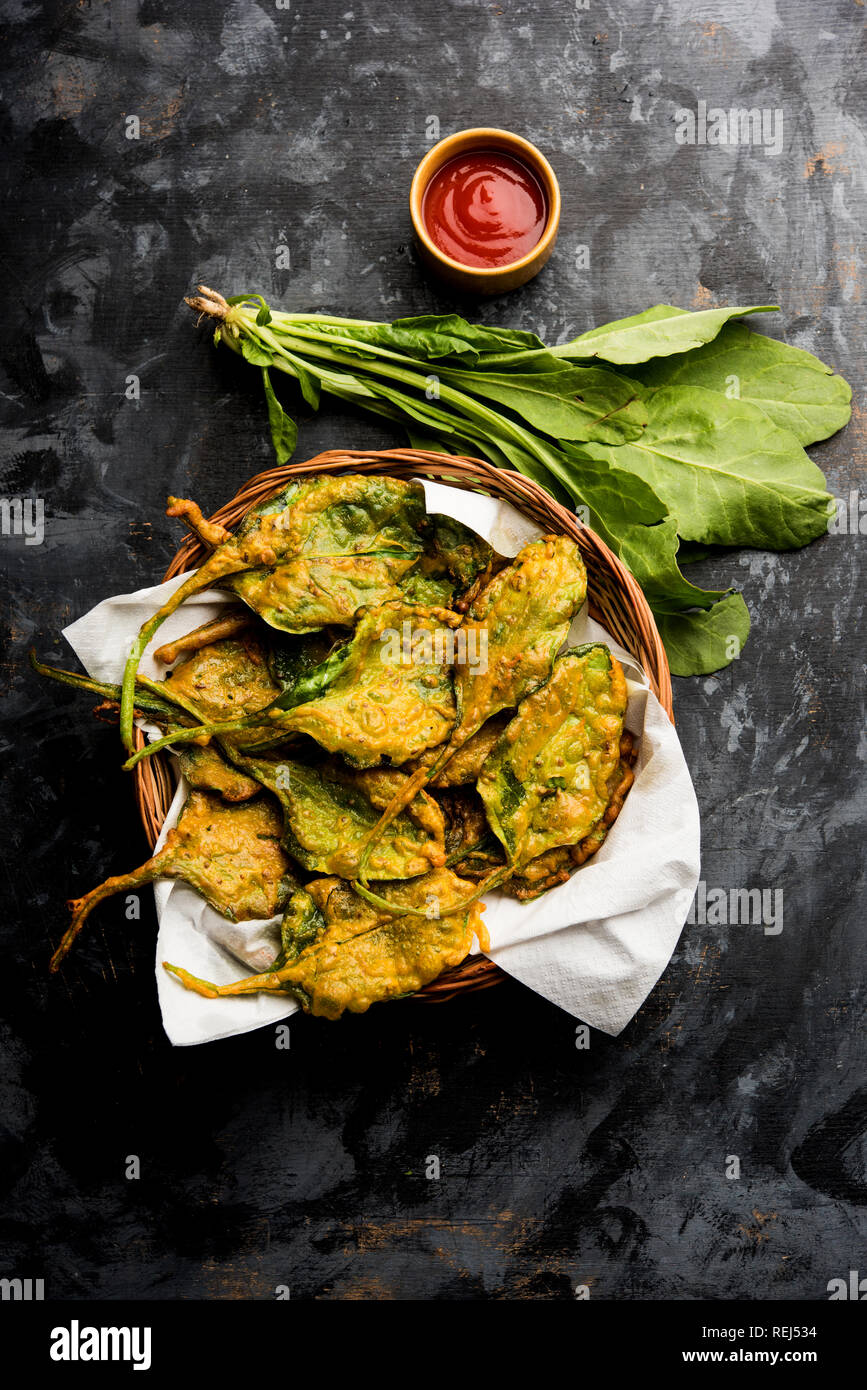 Crispy Palak/spinach Leaves pakoda or pakoda Stock Photo - Alamy