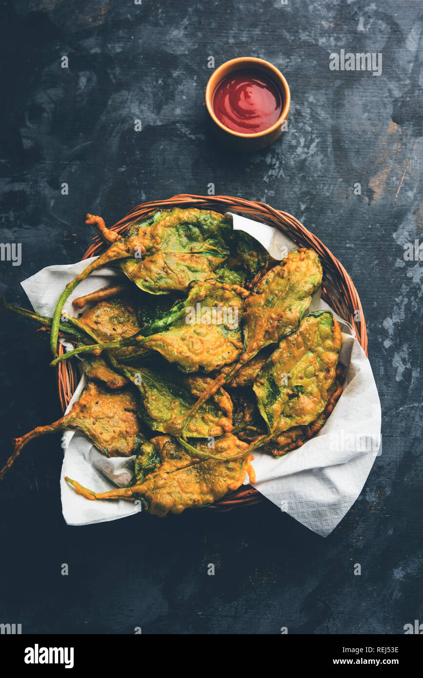 Crispy Palak/spinach Leaves pakoda or pakoda Stock Photo - Alamy