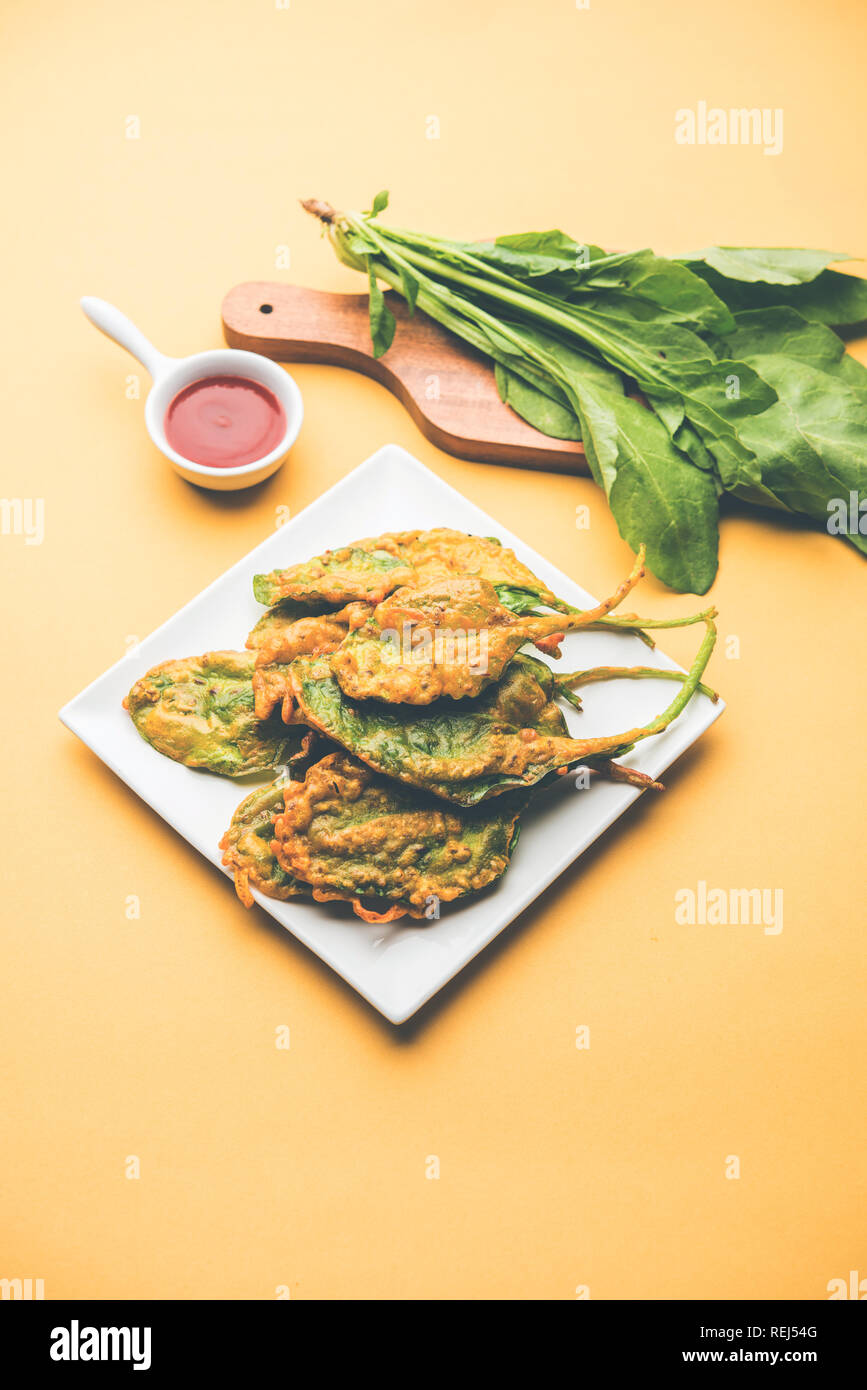 Crispy Palak/spinach Leaves pakoda or pakoda Stock Photo - Alamy