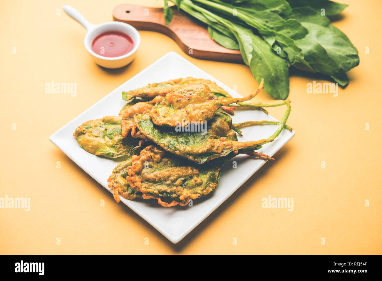 Crispy Palak/spinach Leaves pakoda or pakoda Stock Photo - Alamy