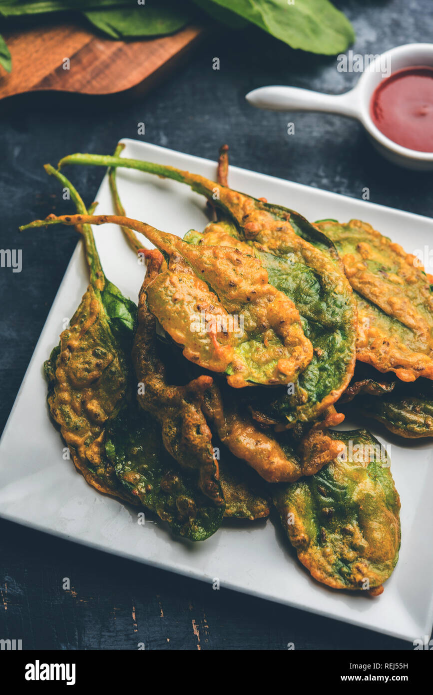 Crispy Palak/spinach Leaves pakoda or pakoda Stock Photo - Alamy
