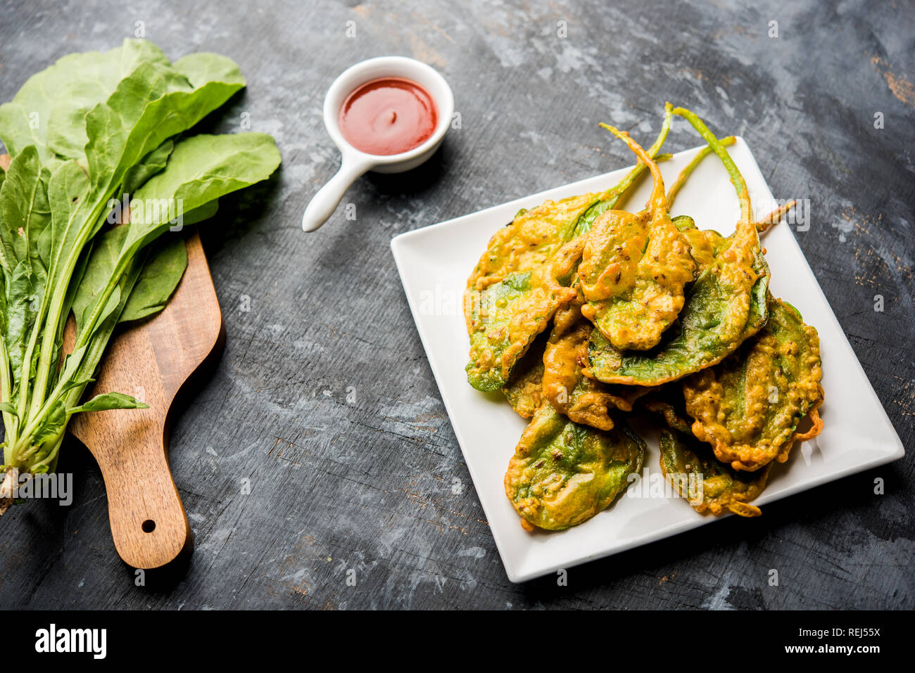 Crispy Palak/spinach Leaves pakoda or pakoda Stock Photo - Alamy
