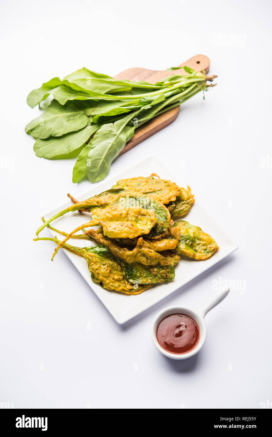 Crispy Palak/spinach Leaves pakoda or pakoda Stock Photo - Alamy