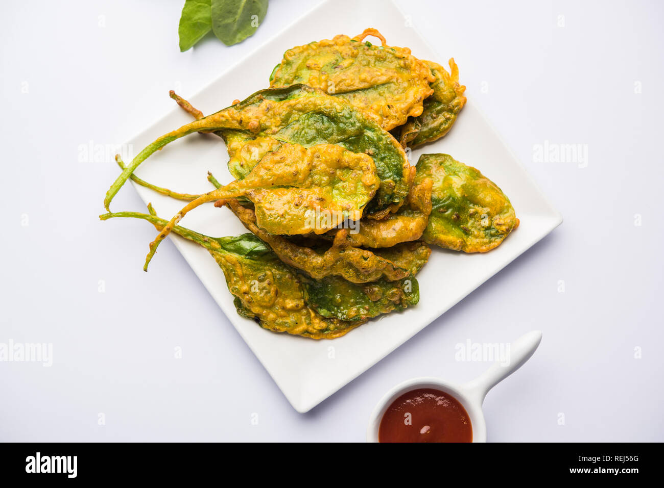 Crispy Palak/spinach Leaves pakoda or pakoda Stock Photo - Alamy